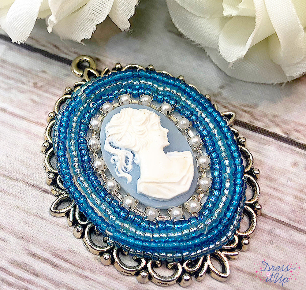 Beaded Portrait Focal – Dress It Up