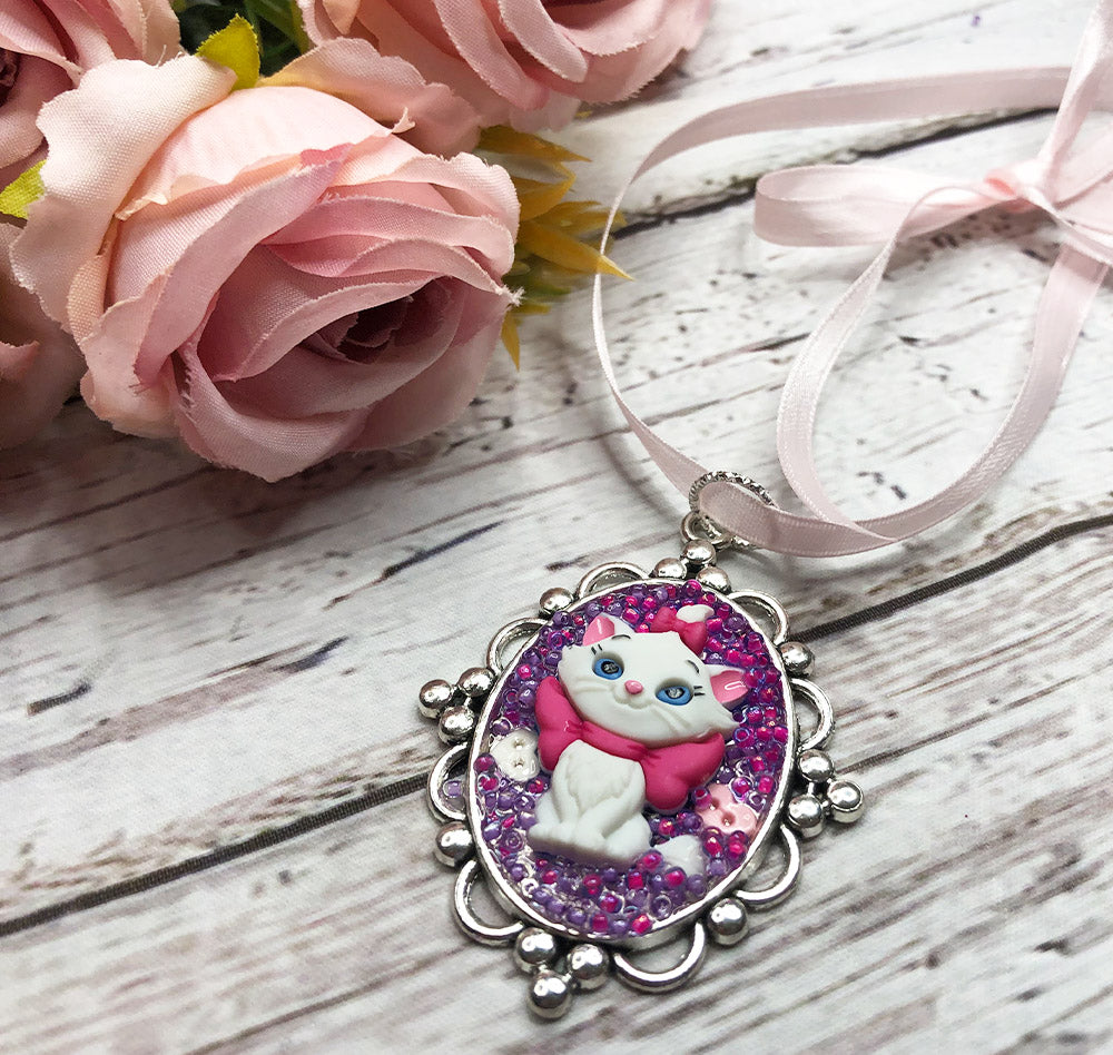 Disney Marie Resin Focal – Dress It Up